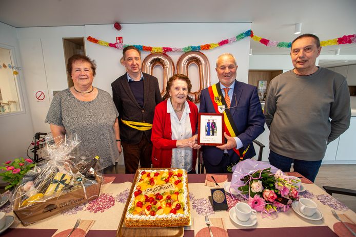 Honderd kaarsjes voor Schepdaalse Maria Claes in wzc Sint-Carolus ...