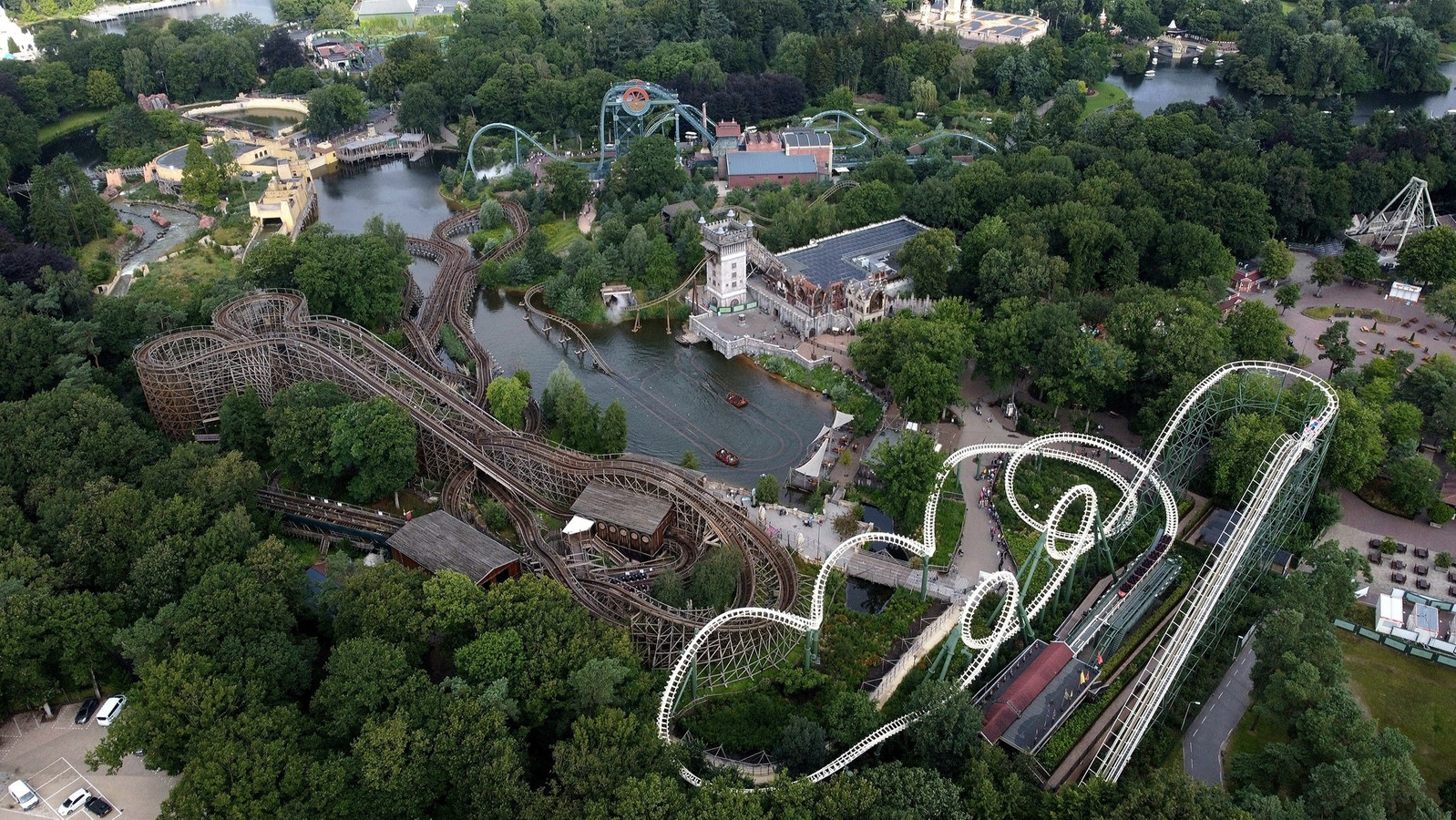 Bijzondere plaatjes van de Efteling van boven, met wat hulp van nieuwe drone-regels | Foto ...
