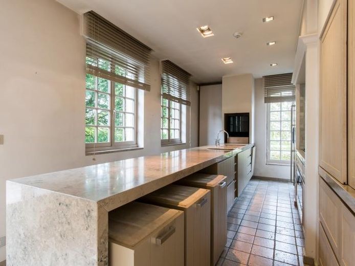 Riante villa van Marc Coucke staat te koop voor 1,3 miljoen | Binnenland | hln.be