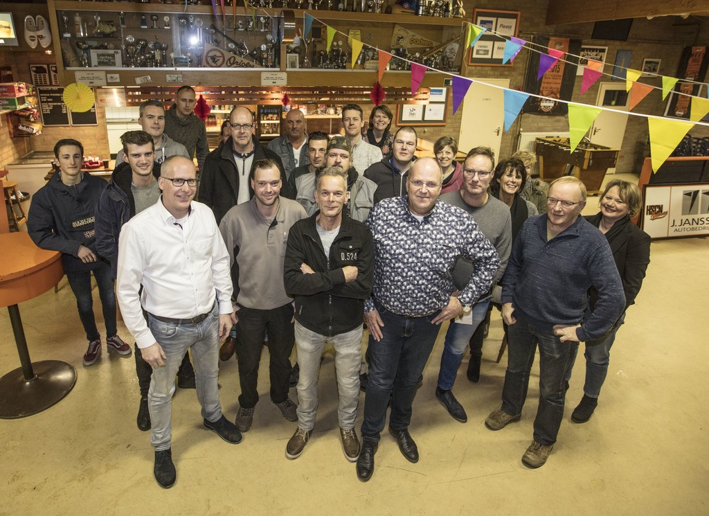 Tienertent Nuenen viert derde carnavalsjubileum | Foto | ed.nl