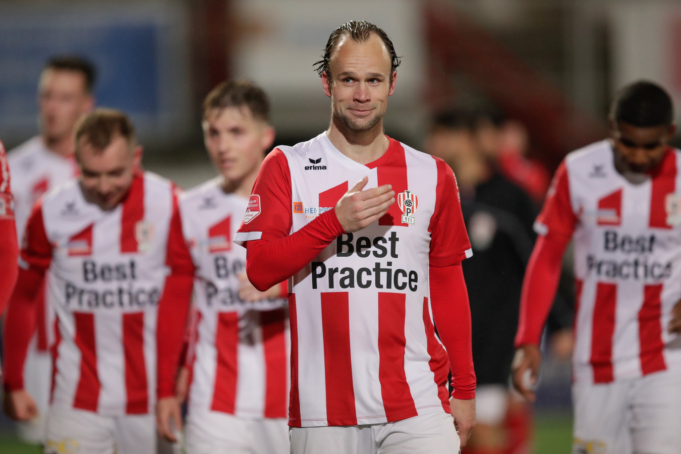 TOP Oss ziet in mondkapjes of tv-beelden voor seizoenskaarthouders de ...