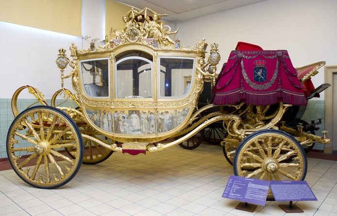 ‘Ongepaste’ gouden koets verdeelt Nederland: “Mag de koning er nu in ...