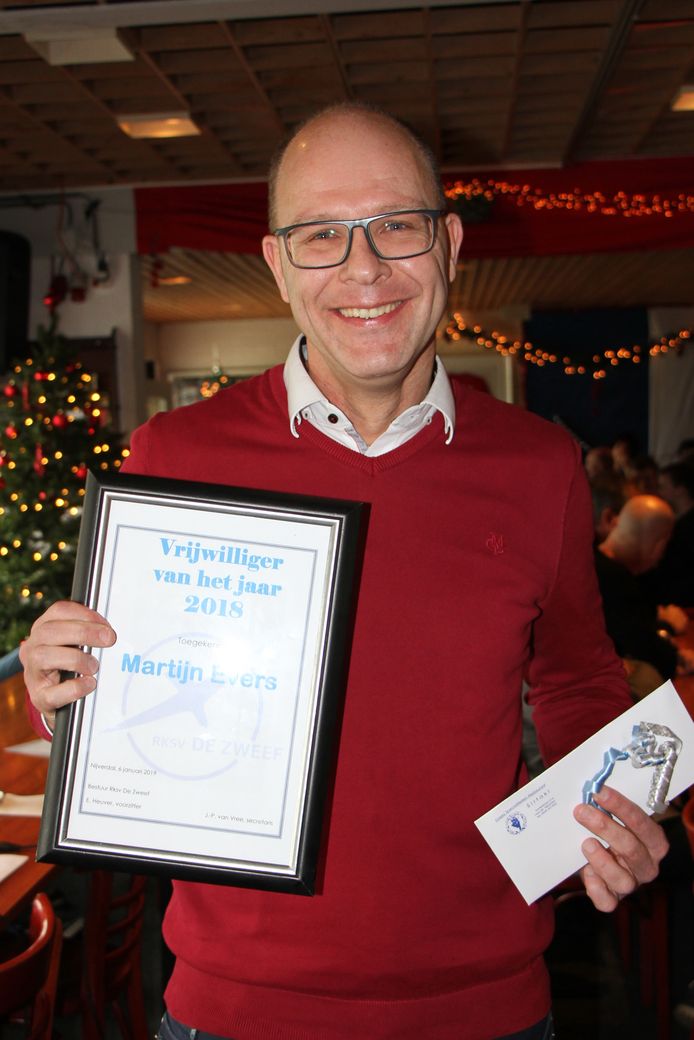 Martijn Evers is vrijwilliger van het jaar bij voetbalclub De Zweef in Nijverdal | Hellendoorn ...
