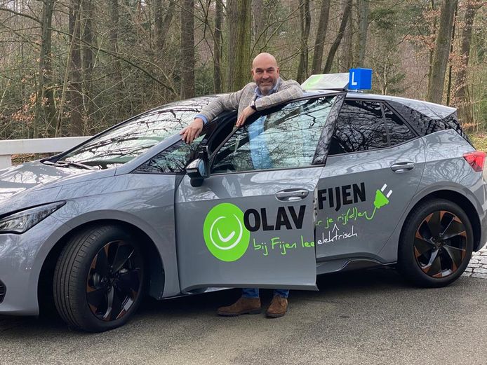Deze rijschoolhouder begint als eerste in Twente met elektrische ...