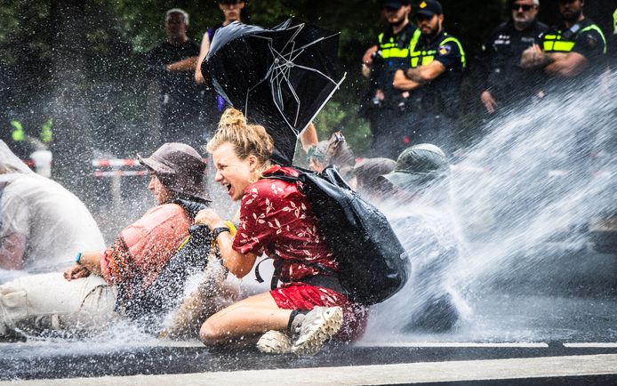 Parkvilla doet aangifte van eieren gooien, Extinction Rebellion noemt ... Parkvilla doet aangifte van eieren gooien, Extinction Rebellion noemt ...
