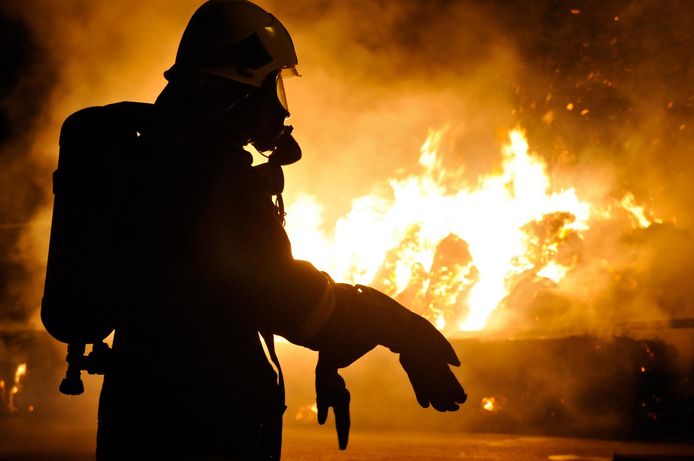 “Je voulais comprendre ce que ressentait un pyromane”: un pompier ...