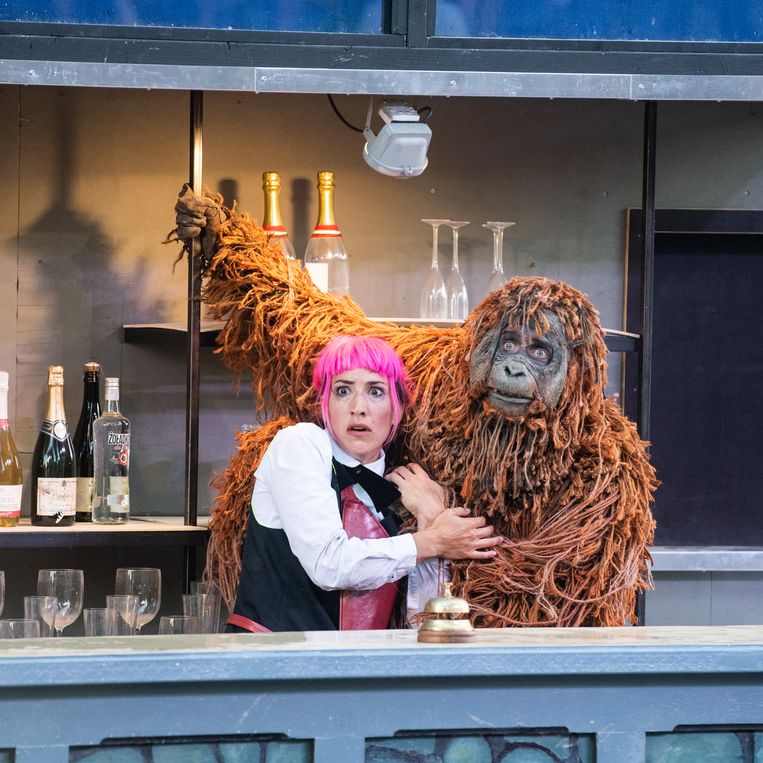 Alles aan de voorstelling Wild is uitvergroot. Sommige grappen zie je ...