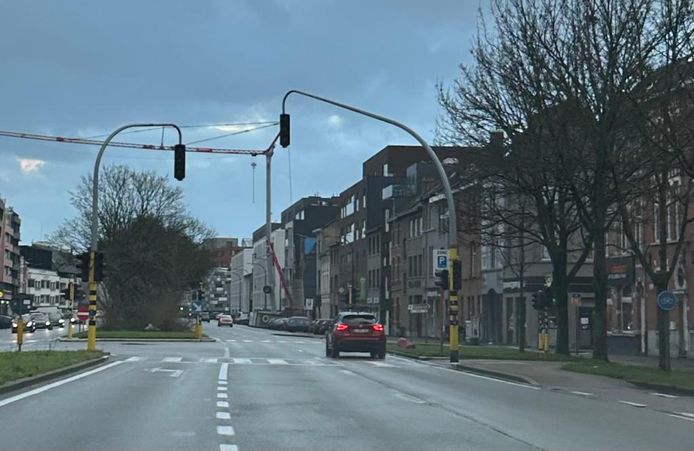 Verkeerslichten op kruispunt van Einde Were en Nieuwewandeling opnieuw defect | Gent | hln.be