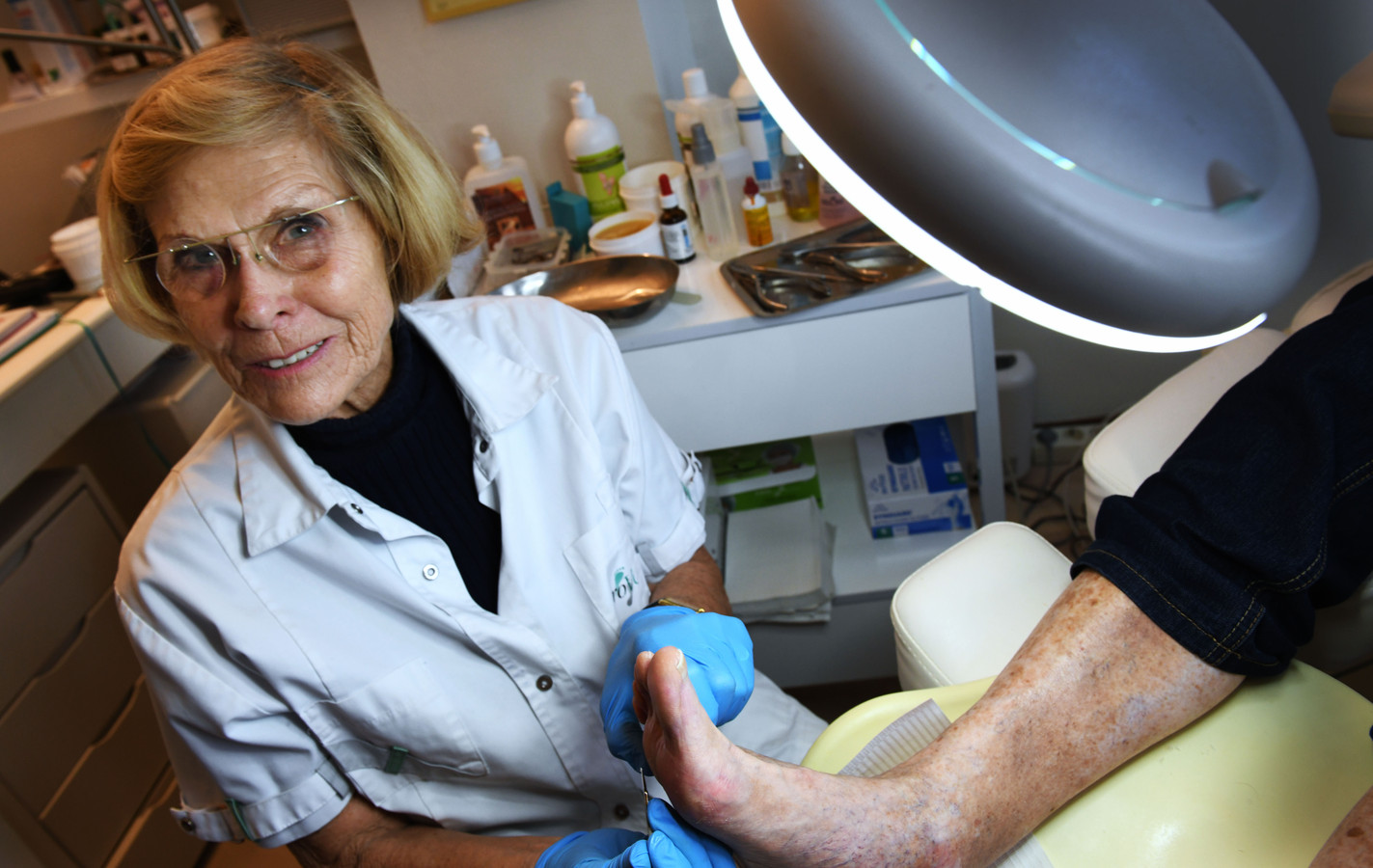 Ze is bijna 80 en zorgde jaren voor haar man, en toch begint Leny nu ...