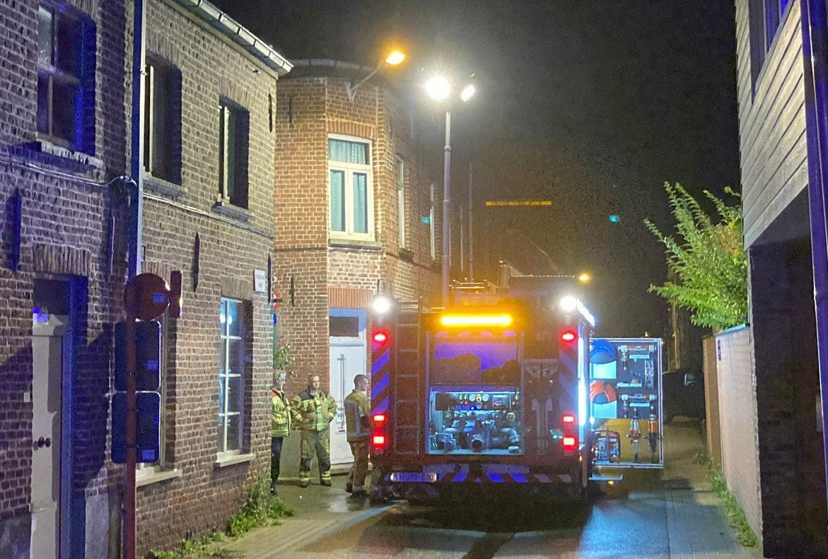 Man raakt gewond bij frietketelbrand in keuken: rijhuis in smalste ...