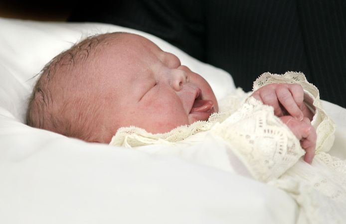 Prinses Ariane blaast 17 kaarsjes uit: de benjamin van de koninklijke ...