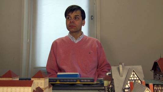 Kees Momma presenteert bij DWDD levensechte tekening van de ArenA: ‘Een ...