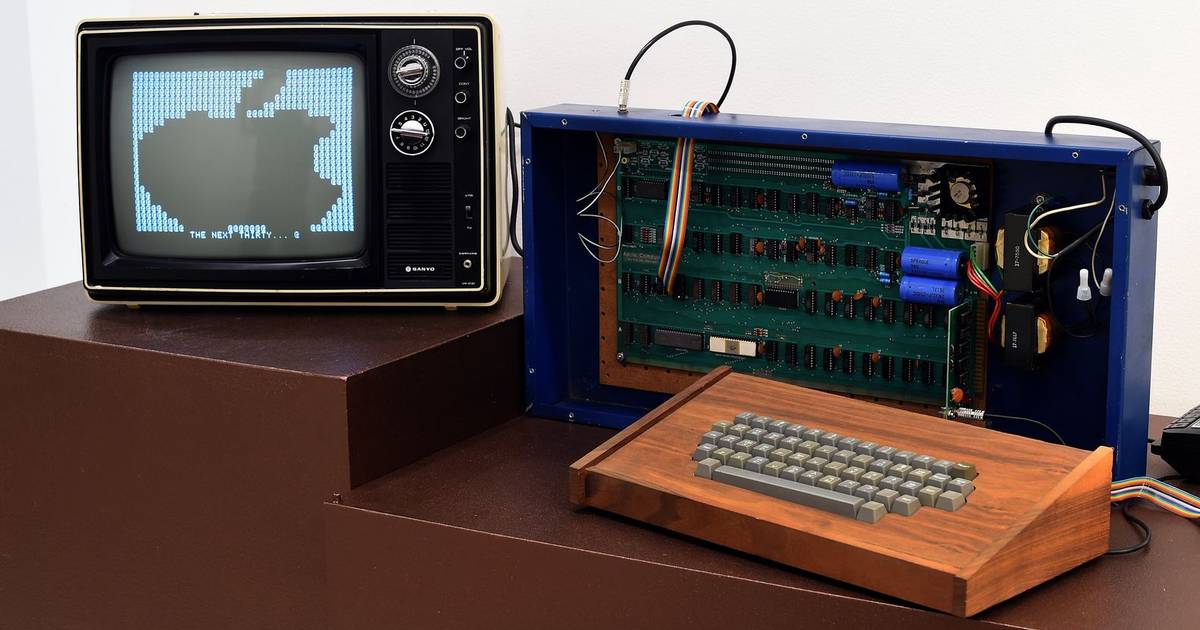 Oude Apple-computer geveild voor 365.000 dollar | Tech | AD.nl