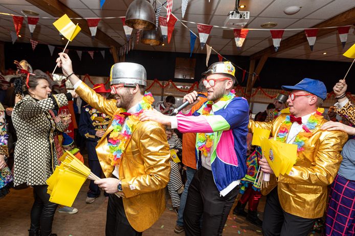Dak eraf bij carnaval voor mensen met beperking bij manege Snorrewind ...