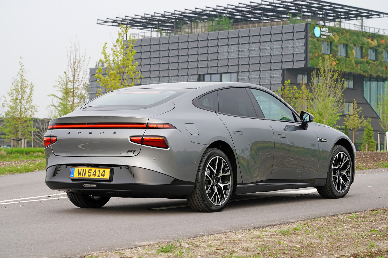 Nieuw Chinees automerk op komst naar België: kan de XPeng P7 tippen aan ...