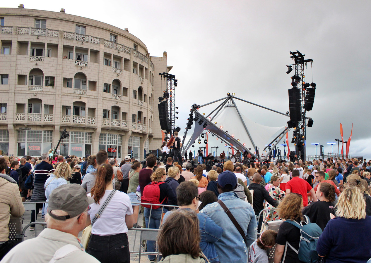 Tien Om Te Zien-fans wachten uren om Camille, Metejoor en co te zien ...