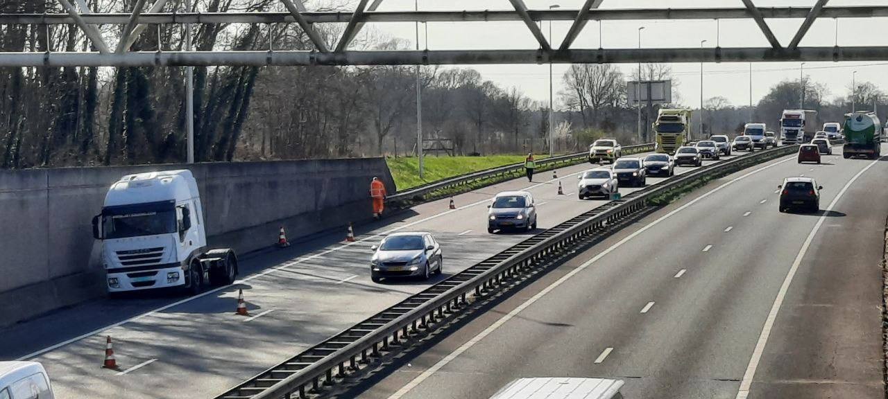 Flinke file op A1 tussen Rijssen en Hengelo door kapotte vrachtwagen ... Flinke file op A1 tussen Rijssen en Hengelo door kapotte vrachtwagen ...