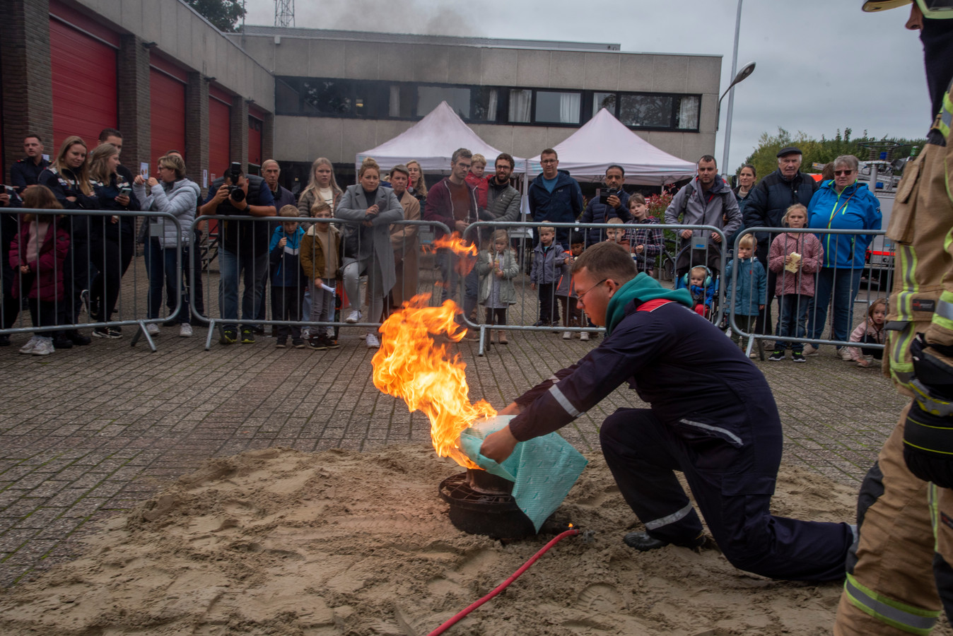 Veiligheidsdagen bij politie en brandweer op Zuiderdijk | Foto | hln.be
