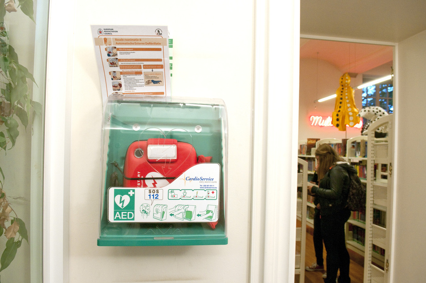 Gratis leren werken met AED-toestel | Foto | hln.be