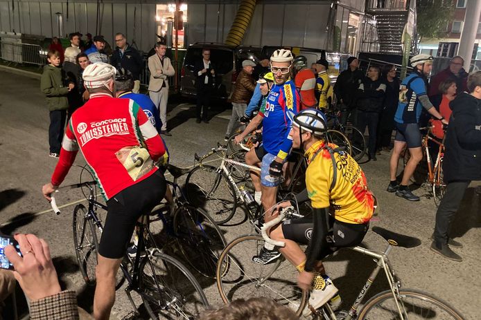 Winterjaarmarkt sportief geopend met Retrokoers in Eroica-stijl | Sint ...