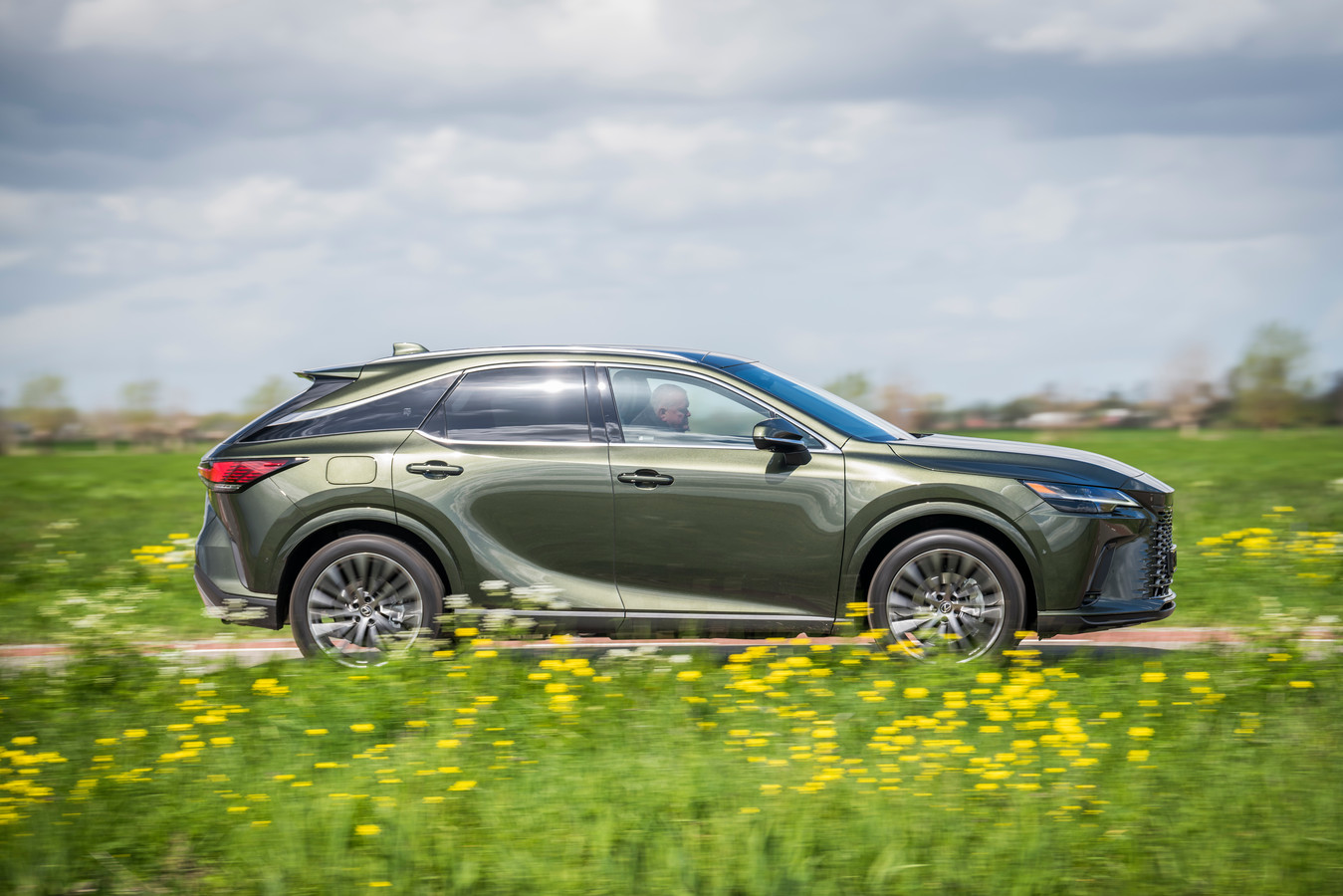 Getest: de Lexus RX, nu ook als plug-inhybride | Foto | AD.nl