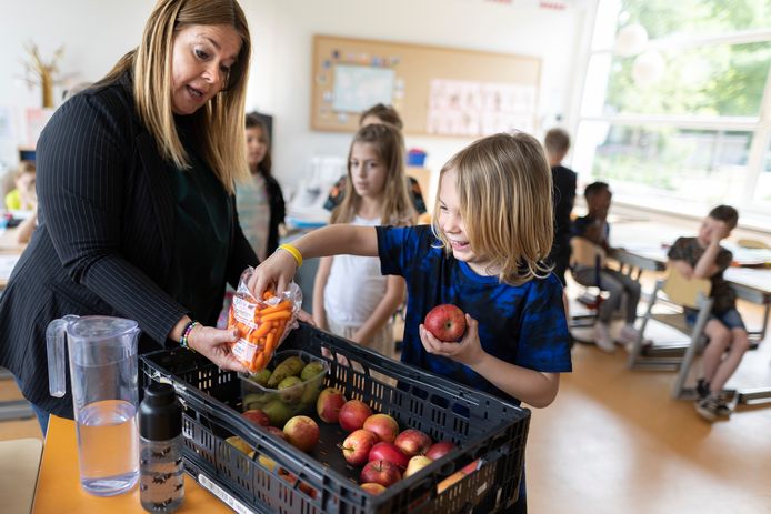 School gaat met gezonde lunch overgewicht te lijf: ‘Hier geen witte boterhammen met chocopasta ...