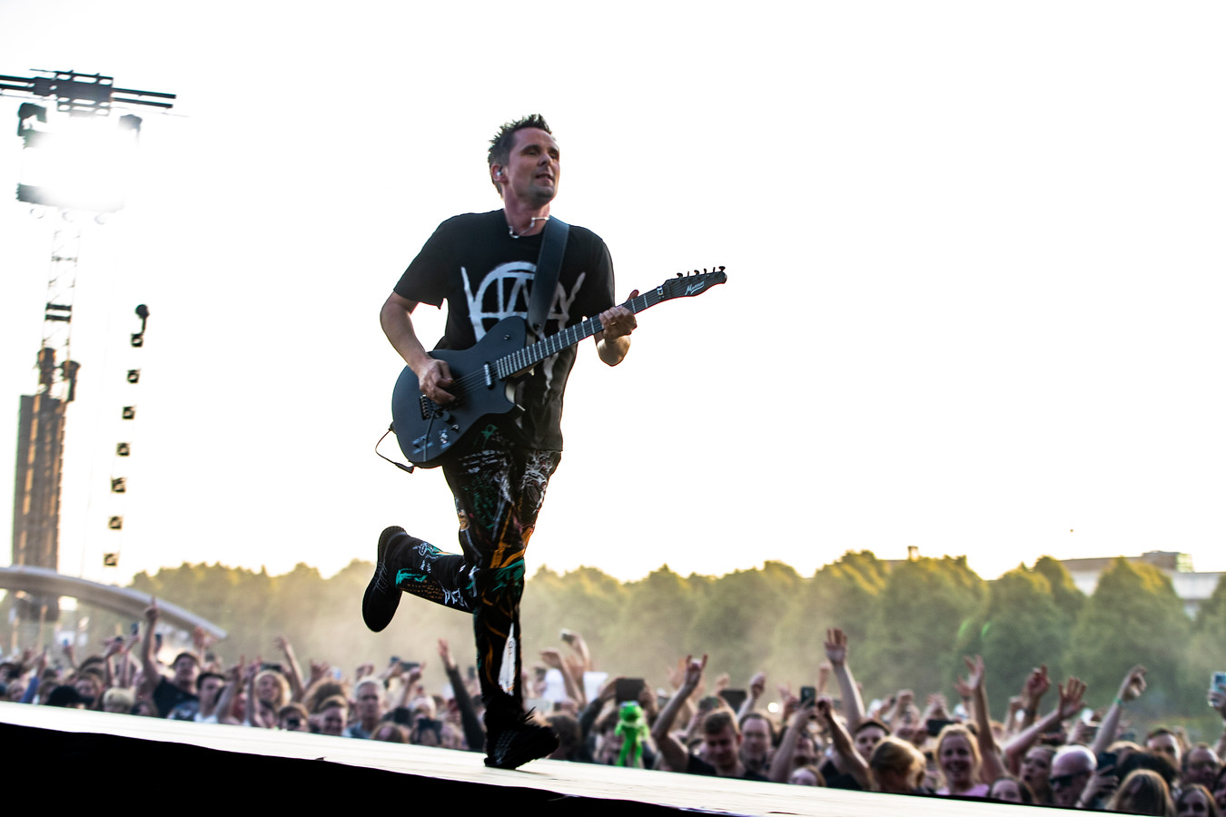 Muse speelt uitstekend op Malieveld, maar de magie blijft lang uit ...