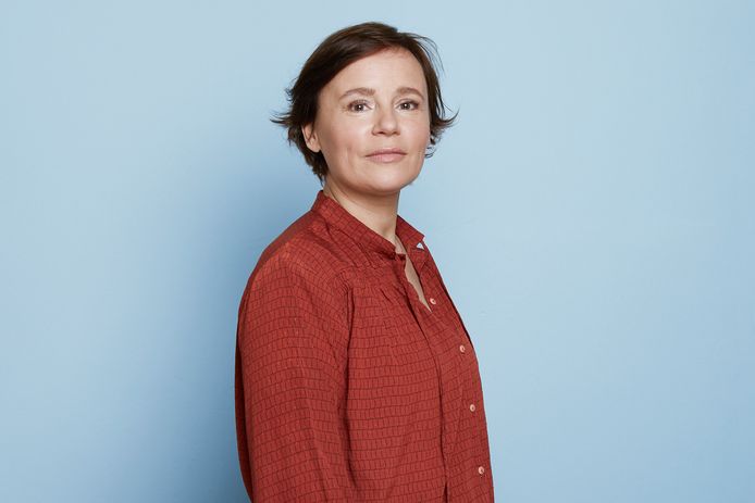 Daan Rot ruimt op en twijfelt: mag je wel een Bijbel bij het oud papier ...