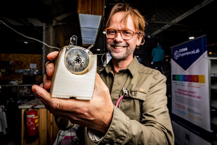 Er is geen geld voor nieuw, dus repareren we onze apparaten massaal (en ...