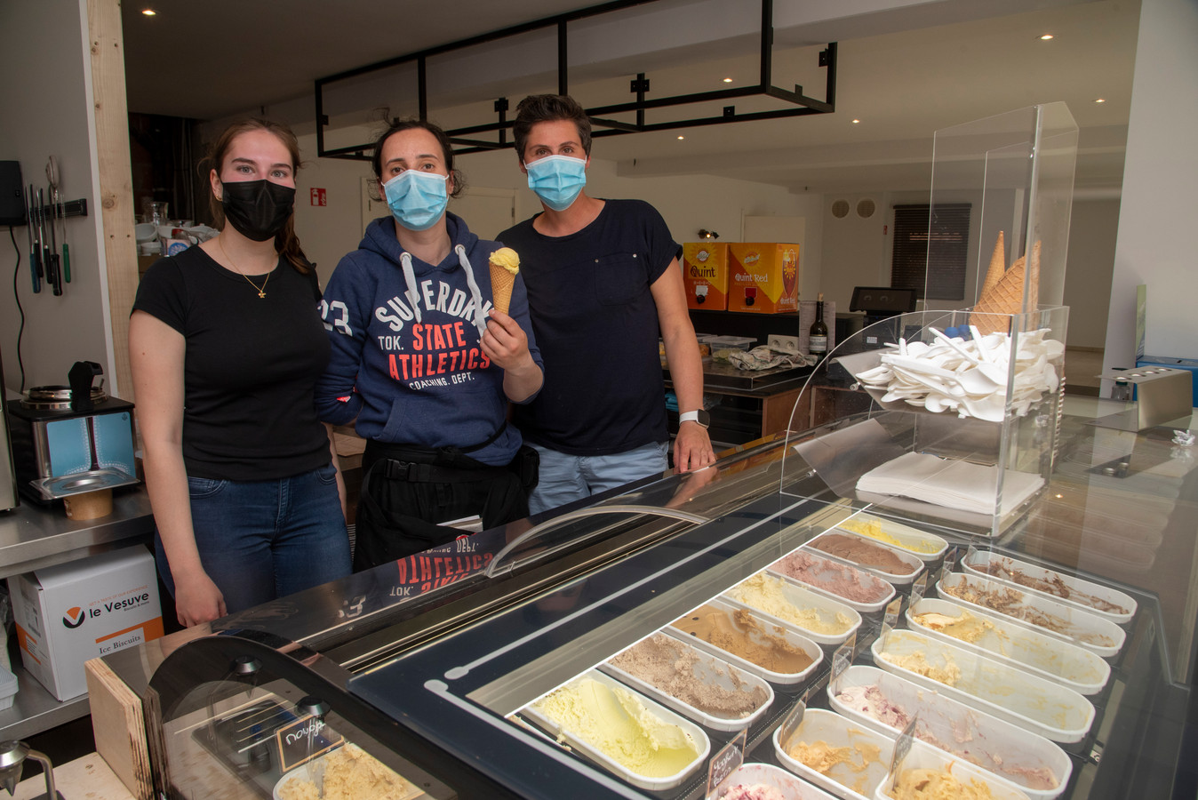 Nieuw ijssalon Al’ice op den Aard genoemd naar grootmoeder Alice | Foto ...