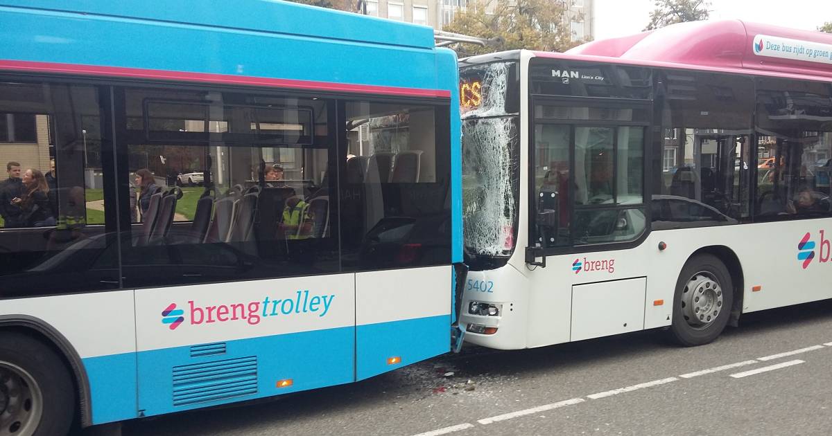 Bussen botsen in Arnhem: 'De bus remde helemaal niet...' | Arnhem e.o ...