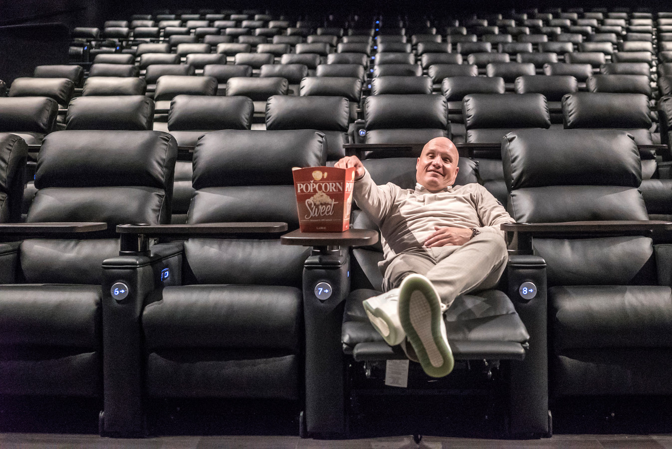 Onderuitgezakt een filmpje kijken: kan Netflix tegen deze luxe ...