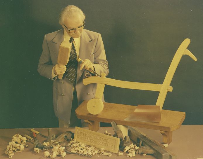 De krullen van de houtbewerker; wie maakt er iets moois uit hout ...