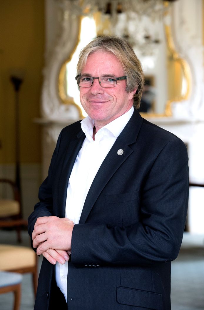 Zieke burgemeester Witteman zwaait af: ‘Mijn lichaam staat niet meer ...