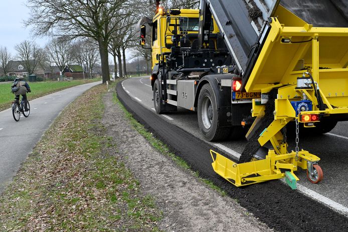 Bermen langs De Quayweg stuk veiliger gemaakt | Land van Cuijk ...