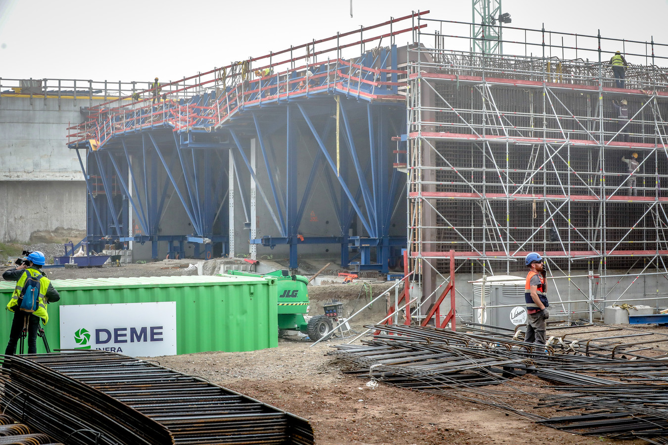 Met projectleider Bert (40) in de werfput waar Scheldetunnel voor ...