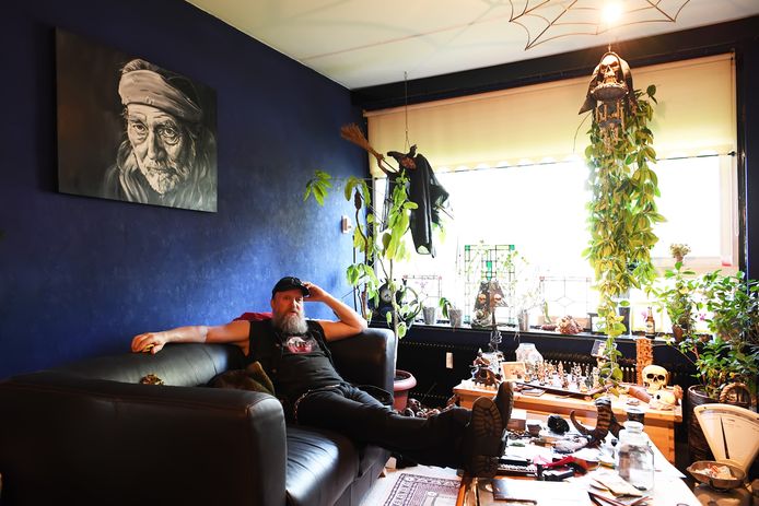 De flat van René Frik is ten dode opgeschreven: ‘Een jaar geleden ...