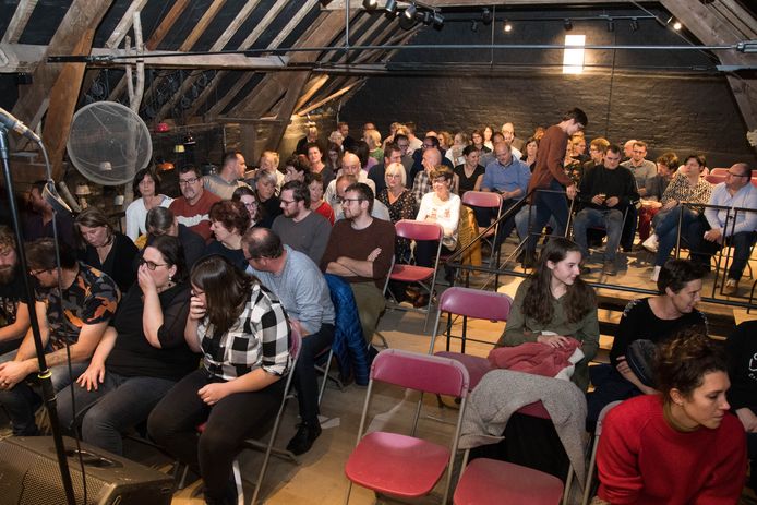 David Galle werkt op de lachspieren in eerste comedy-avond van ...