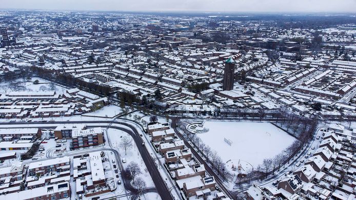 ‘Winterse’ beelden van Oss vanuit de lucht: stad ligt bedekt onder een ...
