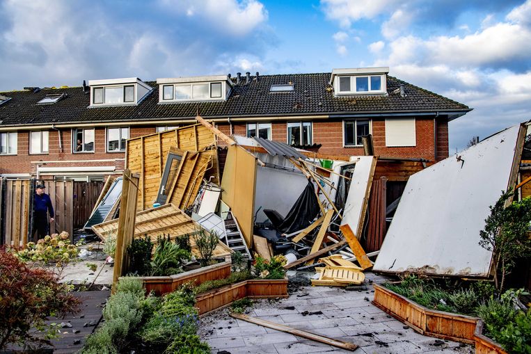 Nederland opgeschrikt door een windhoos. Is dit gewoon herfstweer, of ...