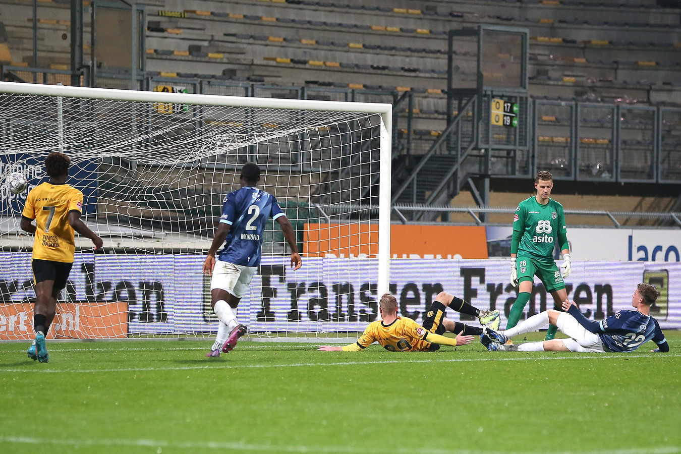 ‘Bekerheld’ Koen Bucker weer terug naar de bank van Heracles: ‘Dit ...