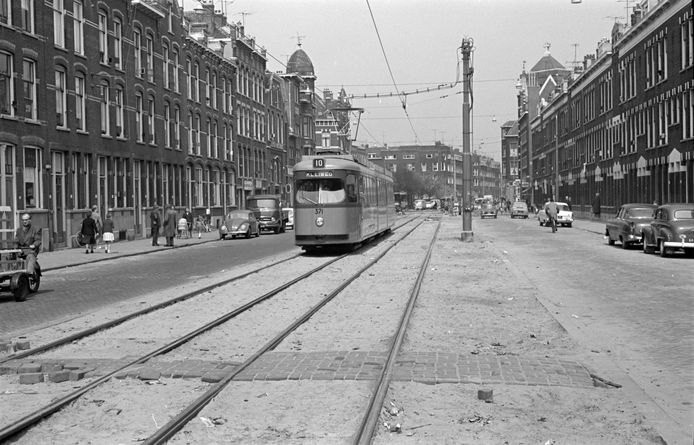 In de Spanjaardstraat werd carnavalshit ‘Er staat een paard in de gang ...