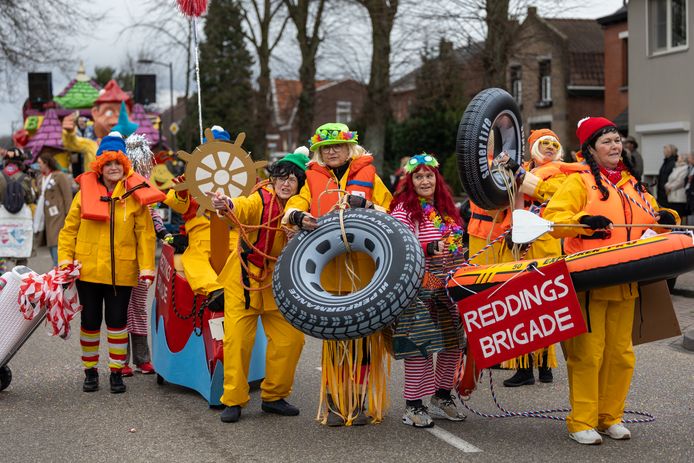 Een zucht van verlichting in optocht Put- en Buntland: 'We hebbe ut wer ...