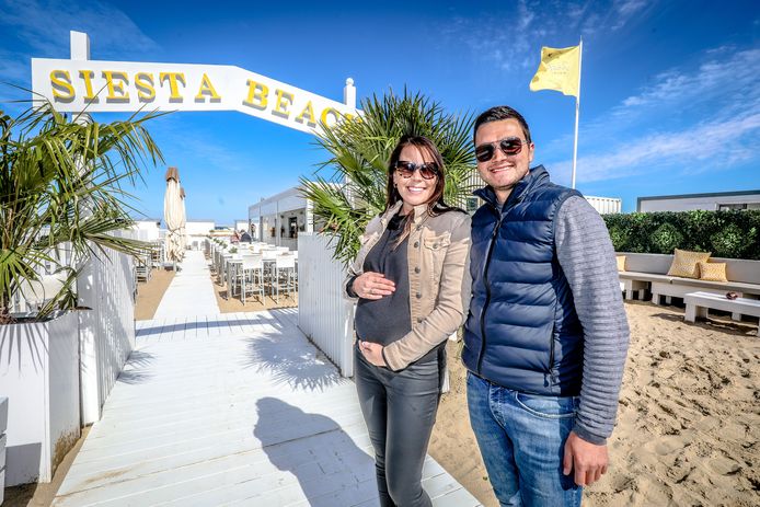 “Met dank aan de liefde": Benjamin (28) is nieuwe uitbater Siësta Beach, al zat hij bijna op de ...