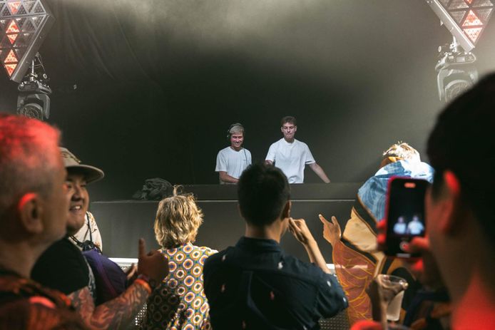 FarFlow speelde voor het eerst op Tomorrowland : “Als ze ons volgend ...