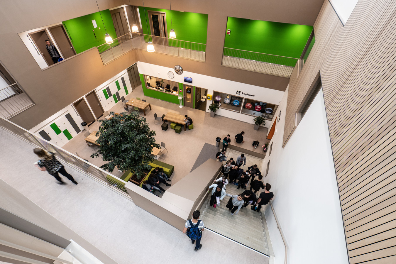 Lerarentekort? Pro College neemt juist afscheid van docenten: ‘Terug ...