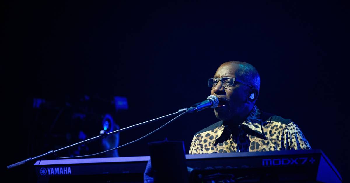 Toetsenist van rockband ‘Toto’ wordt onwel tijdens concert in Italië ...