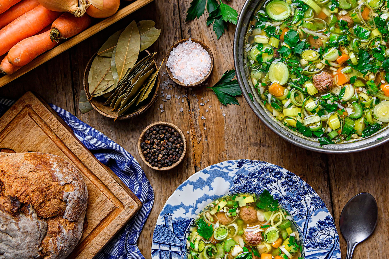 Koud? Verwarm jezelf met deze kippensoep, groentesoep of tomatensoep ...