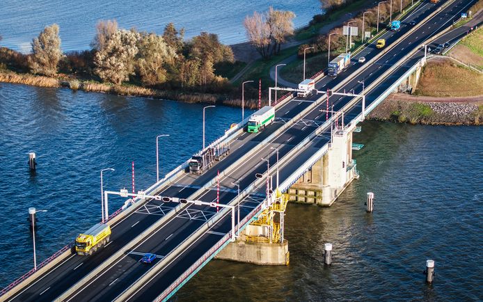 Opnieuw nachtafsluiting Haringvlietbrug voor onderhoud en testen ...