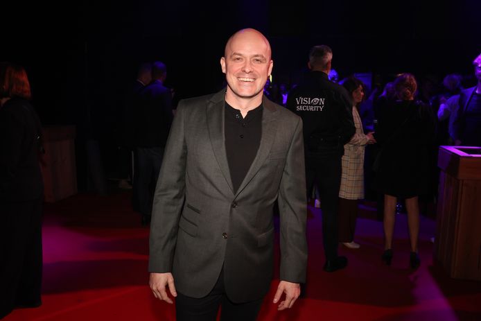 Philippe Geubels zorgt even voor ‘Vrede op aarde’ | TV | hln.be